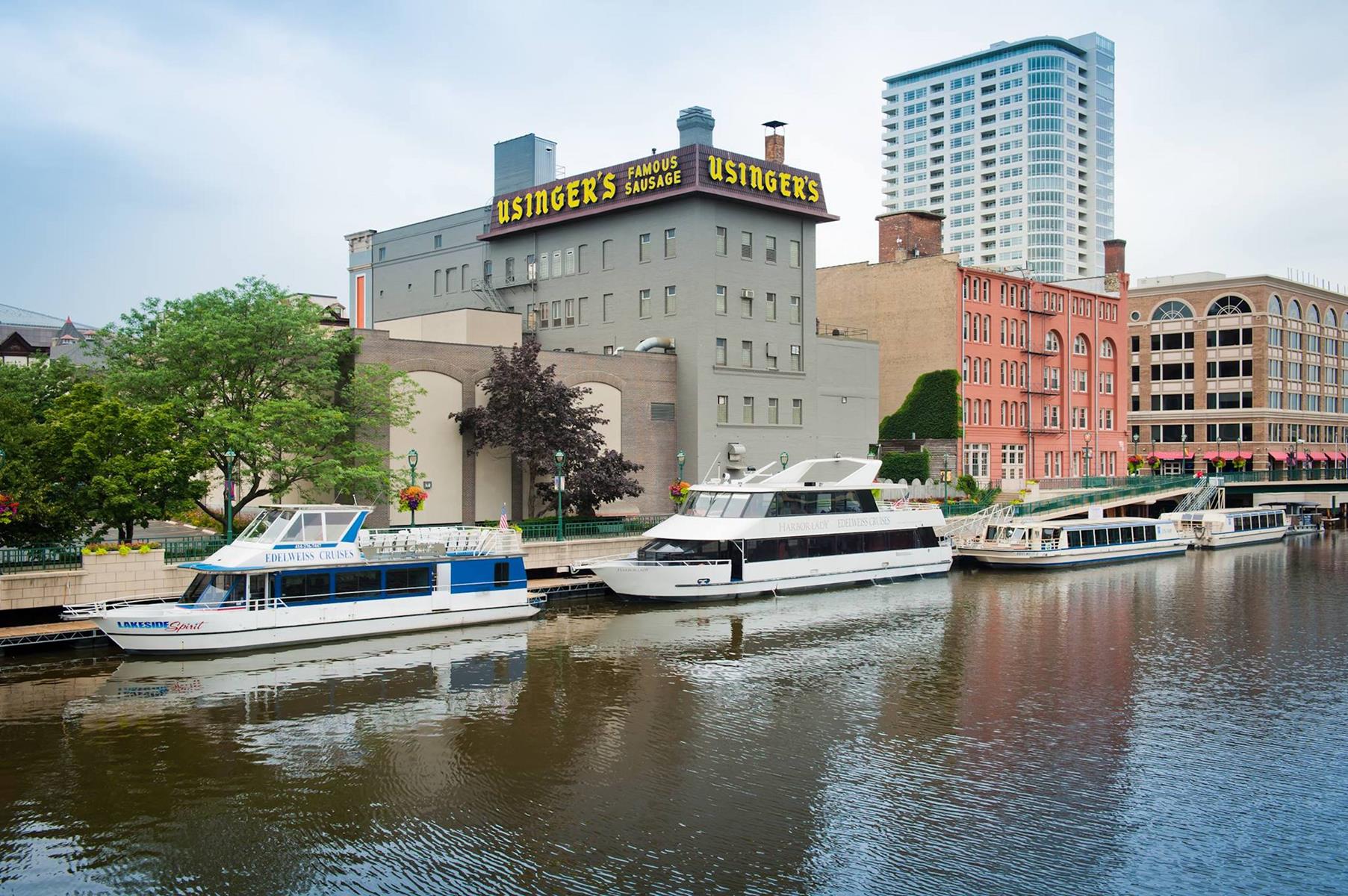 Dining and a View Aboard Lake Michigan Cruises